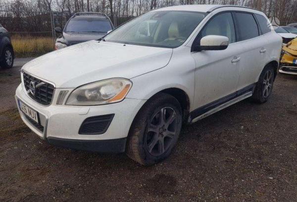 Balts Volvo XC60 2011 Šauļi, ar dzinēja tilpumu 2.40 L un nobraukumu 345 tūkst. km par 5200 €, foto 2 vietnē AUTOMOTO.COM.LV