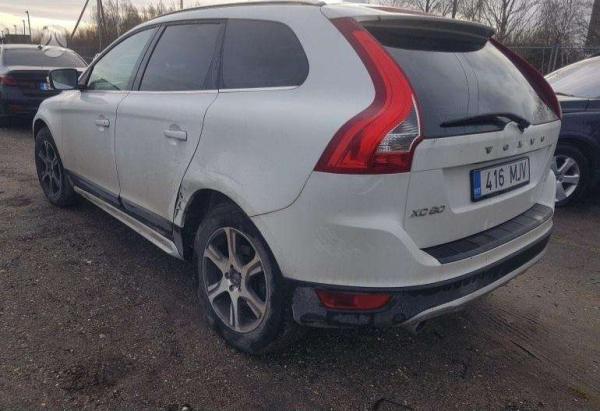 Balts Volvo XC60 2011 Šauļi, ar dzinēja tilpumu 2.40 L un nobraukumu 345 tūkst. km par 5200 €, foto 3 vietnē AUTOMOTO.COM.LV