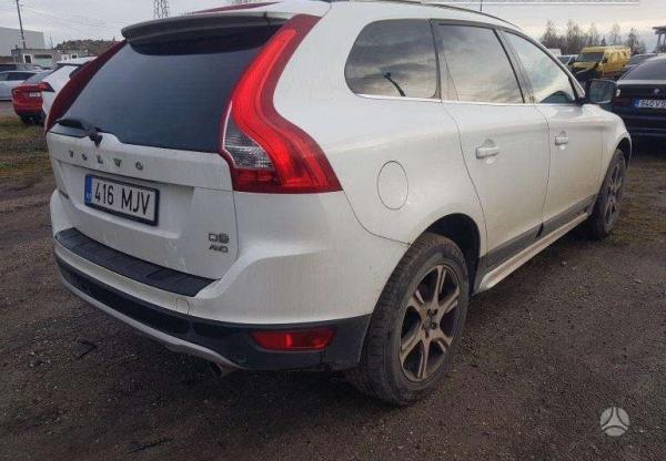Balts Volvo XC60 2011 Šauļi, ar dzinēja tilpumu 2.40 L un nobraukumu 345 tūkst. km par 5200 €, foto 6 vietnē AUTOMOTO.COM.LV