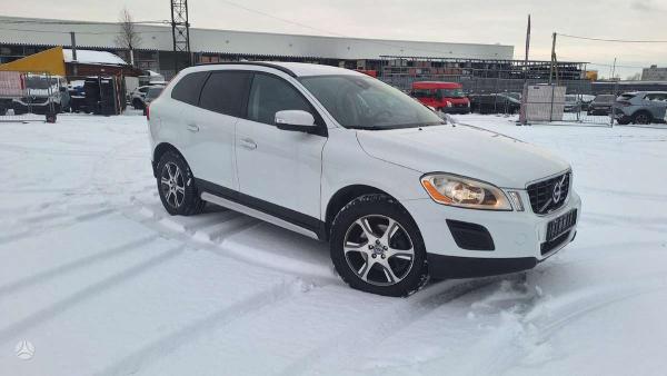 Balts Volvo XC60 2011 Kauņa, ar dzinēja tilpumu 2.40 L un nobraukumu 209 tūkst. km par 8450 €, foto 1 vietnē AUTOMOTO.COM.LV