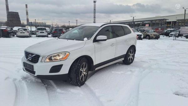 Balts Volvo XC60 2011 Kauņa, ar dzinēja tilpumu 2.40 L un nobraukumu 209 tūkst. km par 8450 €, foto 2 vietnē AUTOMOTO.COM.LV