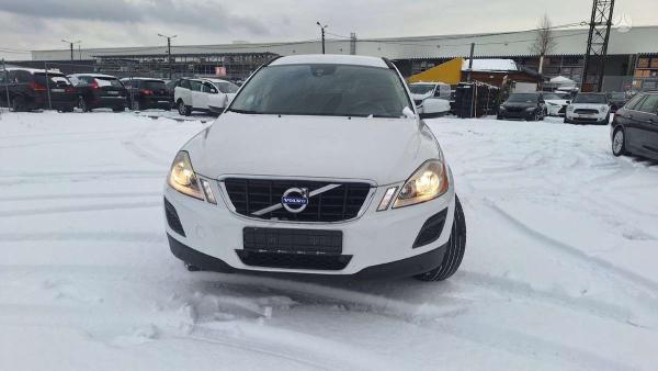 Balts Volvo XC60 2011 Kauņa, ar dzinēja tilpumu 2.40 L un nobraukumu 209 tūkst. km par 8450 €, foto 3 vietnē AUTOMOTO.COM.LV