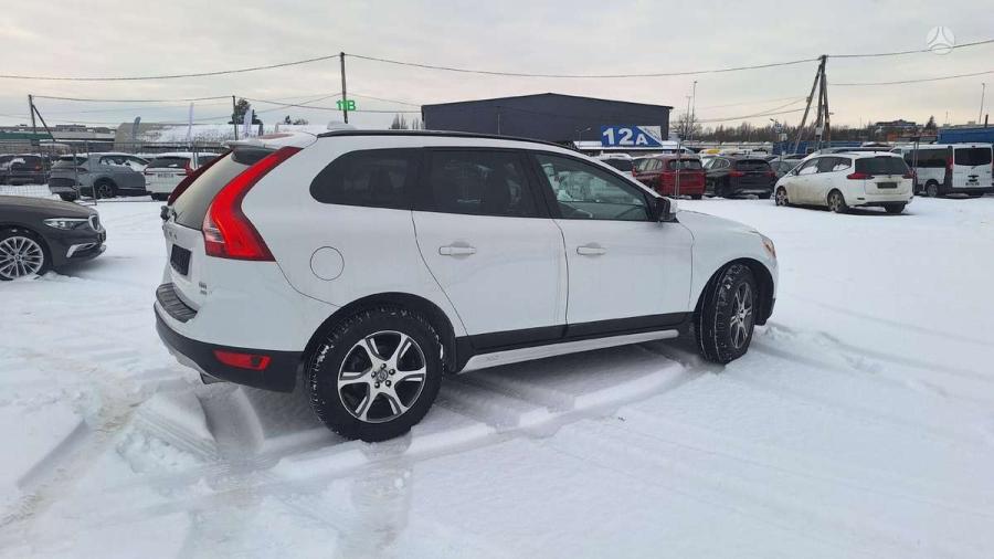 Balts Volvo XC60 2011 Kauņa, ar dzinēja tilpumu 2.40 L un nobraukumu 209 tūkst. km par 8450 €, foto 4 vietnē AUTOMOTO.COM.LV