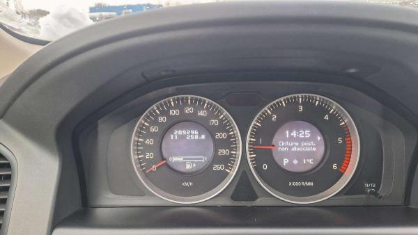 Balts Volvo XC60 2011 Kauņa, ar dzinēja tilpumu 2.40 L un nobraukumu 209 tūkst. km par 8450 €, foto 11 vietnē AUTOMOTO.COM.LV