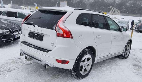 White Volvo XC60 2011 in Vilnius, with an engine capacity of 2.40 L and mileage of 258 thousand km for 9950 €, photo 1 on AUTOMOTO.COM.LV