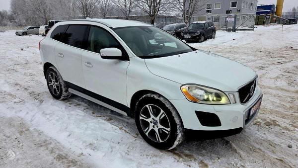 White Volvo XC60 2011 in Siauliai, with an engine capacity of 2.40 L and mileage of 345 thousand km for 5700 €, photo 1 on AUTOMOTO.COM.LV