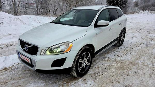 White Volvo XC60 2011 in Siauliai, with an engine capacity of 2.40 L and mileage of 345 thousand km for 5700 €, photo 3 on AUTOMOTO.COM.LV