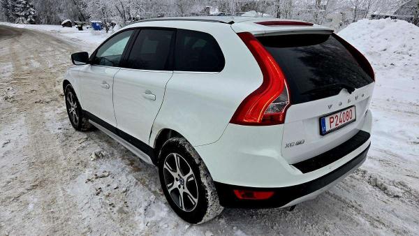 White Volvo XC60 2011 in Siauliai, with an engine capacity of 2.40 L and mileage of 345 thousand km for 5700 €, photo 7 on AUTOMOTO.COM.LV