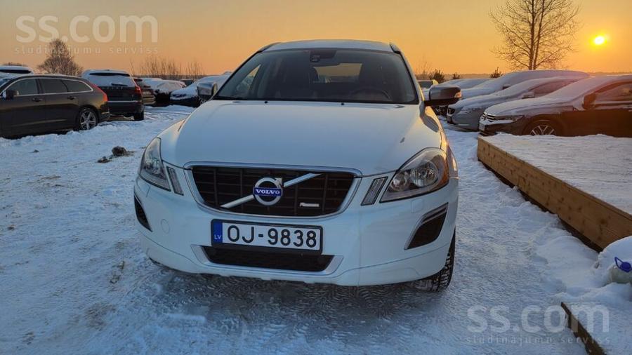 White Volvo XC60 2011 in Riga, with an engine capacity of 2.40 L and mileage of 310 thousand km for 11900 €, photo 2 on AUTOMOTO.COM.LV