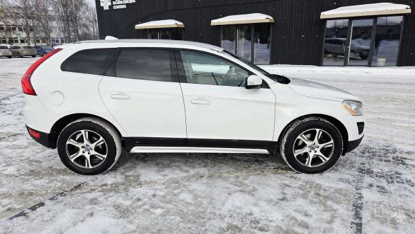 Balts Volvo XC60 2011 Šauļi, ar dzinēja tilpumu 2.40 L un nobraukumu 345 tūkst. km par 7300 €, foto 2 vietnē AUTOMOTO.COM.LV