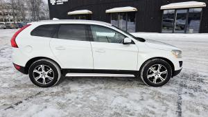 White Volvo XC60 2011 in Siauliai, with an engine capacity of 2.40 L and mileage of 345 thousand km for 7300 €, photo 2 on AUTOMOTO.COM.LV