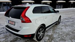 White Volvo XC60 2011 in Siauliai, with an engine capacity of 2.40 L and mileage of 345 thousand km for 7300 €, photo 3 on AUTOMOTO.COM.LV