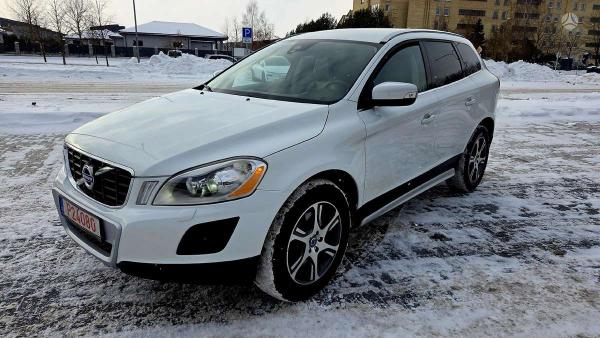 Balts Volvo XC60 2011 Šauļi, ar dzinēja tilpumu 2.40 L un nobraukumu 345 tūkst. km par 7300 €, foto 5 vietnē AUTOMOTO.COM.LV