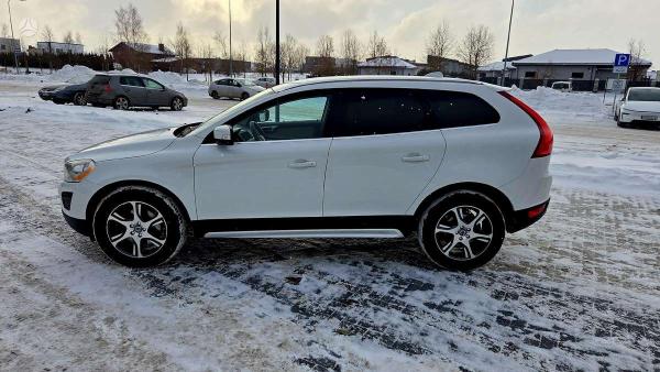 Balts Volvo XC60 2011 Šauļi, ar dzinēja tilpumu 2.40 L un nobraukumu 345 tūkst. km par 7300 €, foto 6 vietnē AUTOMOTO.COM.LV