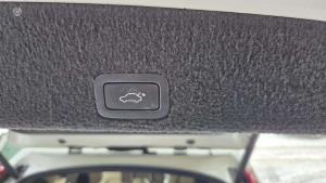 White Volvo XC60 2011 in Siauliai, with an engine capacity of 2.40 L and mileage of 345 thousand km for 7300 €, photo 17 on AUTOMOTO.COM.LV