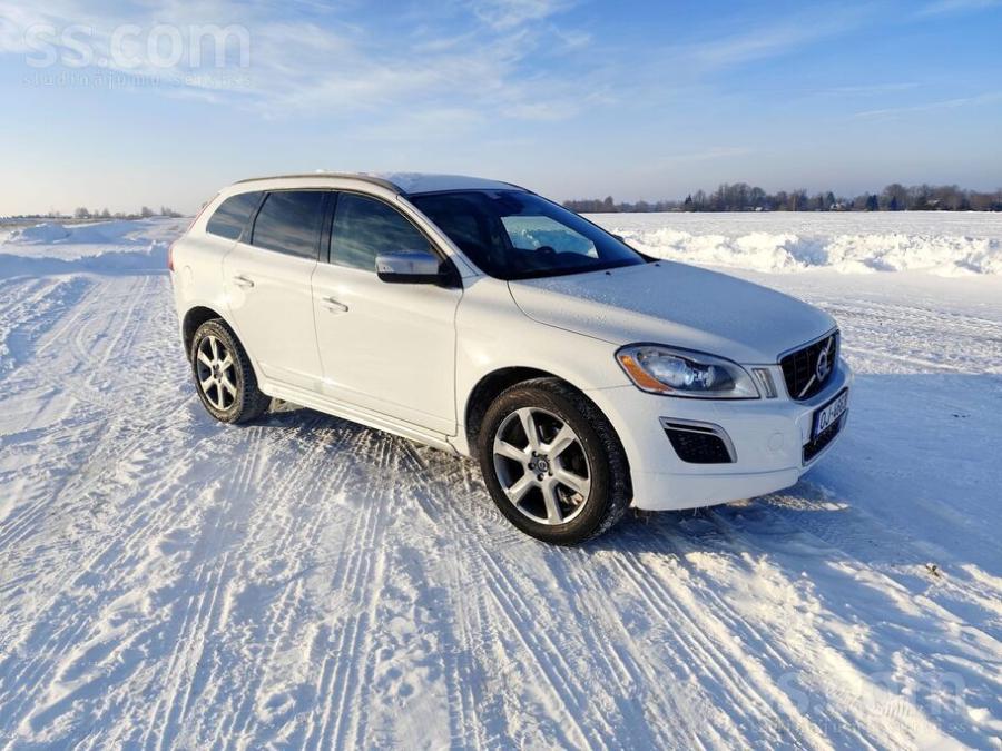White Volvo XC60 2011 in Talsi, with an engine capacity of 2.40 L and mileage of 327 thousand km for 9900 €, photo 1 on AUTOMOTO.COM.LV