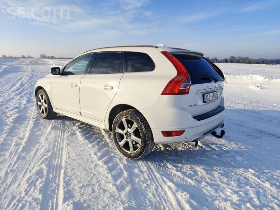 White Volvo XC60 2011 in Talsi, with an engine capacity of 2.40 L and mileage of 327 thousand km for 9900 €, photo 3 on AUTOMOTO.COM.LV