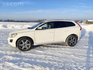 White Volvo XC60 2011 in Talsi, with an engine capacity of 2.40 L and mileage of 327 thousand km for 9900 €, photo 4 on AUTOMOTO.COM.LV