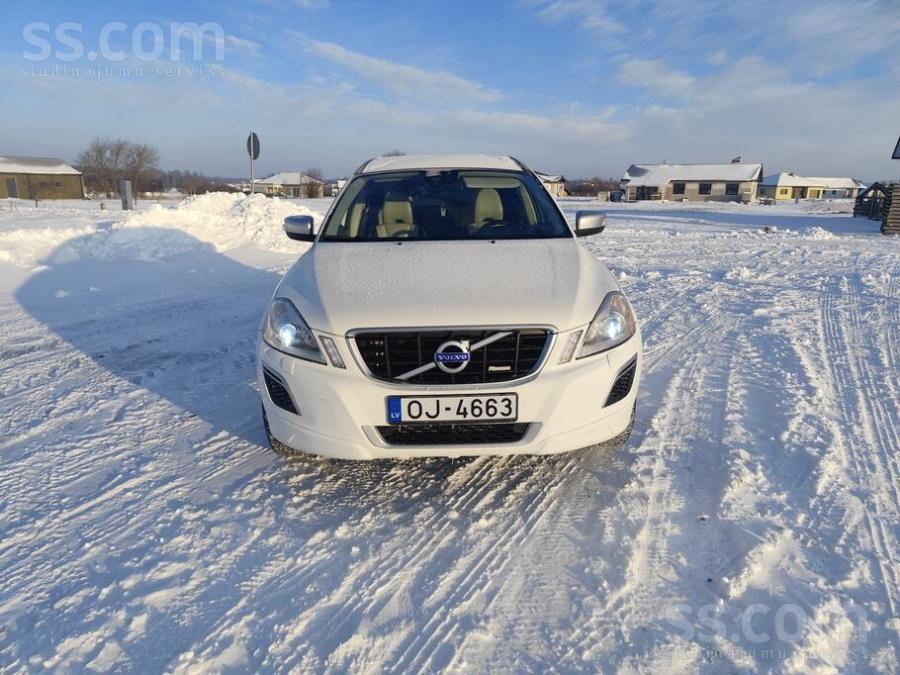 White Volvo XC60 2011 in Talsi, with an engine capacity of 2.40 L and mileage of 327 thousand km for 9900 €, photo 5 on AUTOMOTO.COM.LV
