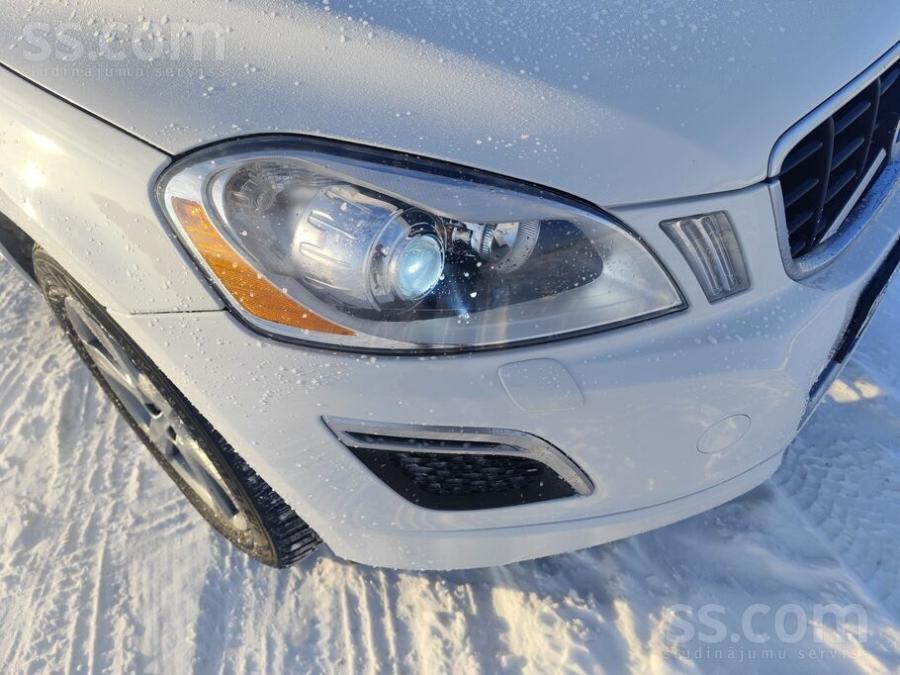 White Volvo XC60 2011 in Talsi, with an engine capacity of 2.40 L and mileage of 327 thousand km for 9900 €, photo 6 on AUTOMOTO.COM.LV
