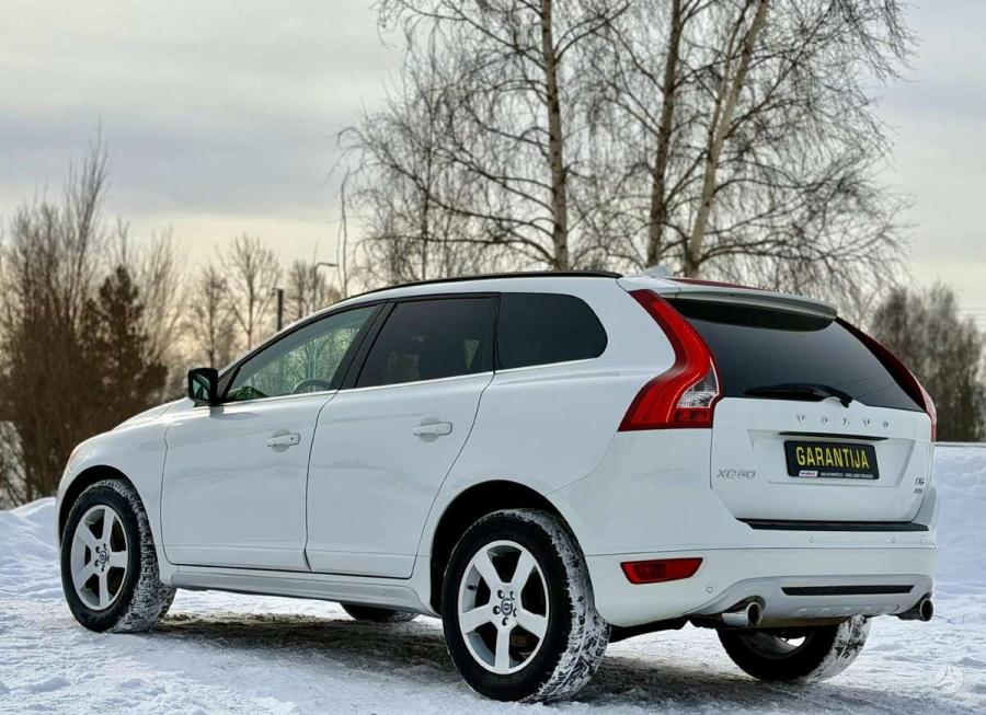 Balts Volvo XC60 2011 Šauļi, ar dzinēja tilpumu 2.40 L un nobraukumu 267 tūkst. km par 11950 €, foto 3 vietnē AUTOMOTO.COM.LV