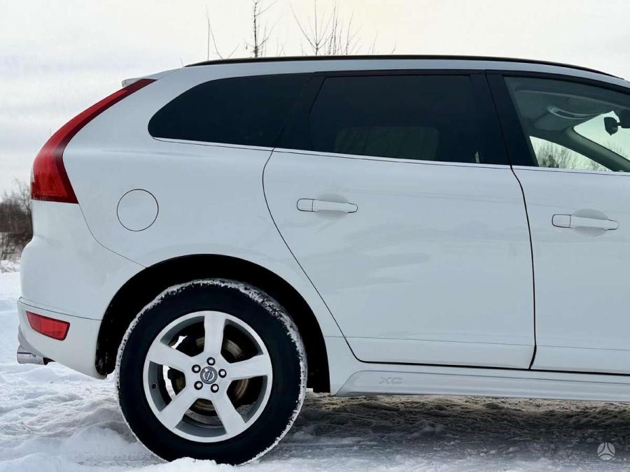 Balts Volvo XC60 2011 Šauļi, ar dzinēja tilpumu 2.40 L un nobraukumu 267 tūkst. km par 11950 €, foto 9 vietnē AUTOMOTO.COM.LV