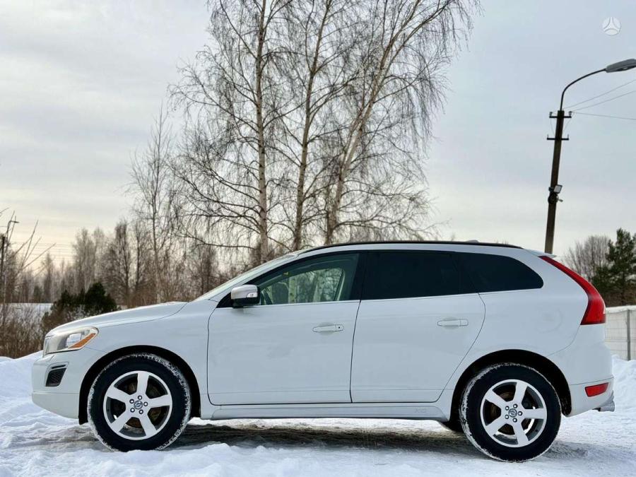 Balts Volvo XC60 2011 Šauļi, ar dzinēja tilpumu 2.40 L un nobraukumu 267 tūkst. km par 11950 €, foto 13 vietnē AUTOMOTO.COM.LV