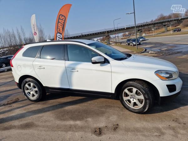 Balts Volvo XC60 2011 Kauņa, ar dzinēja tilpumu 2.00 L un nobraukumu 260 tūkst. km par 9500 €, foto 5 vietnē AUTOMOTO.COM.LV