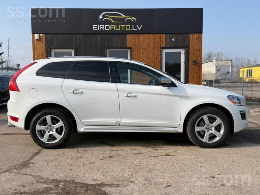 Balts Volvo XC60 2011 Rīga, ar dzinēja tilpumu 2.40 L un nobraukumu 310 tūkst. km par 10290 €, foto 2 vietnē AUTOMOTO.COM.LV