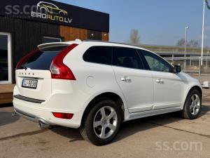 Balts Volvo XC60 2011 Rīga, ar dzinēja tilpumu 2.40 L un nobraukumu 310 tūkst. km par 10290 €, foto 3 vietnē AUTOMOTO.COM.LV