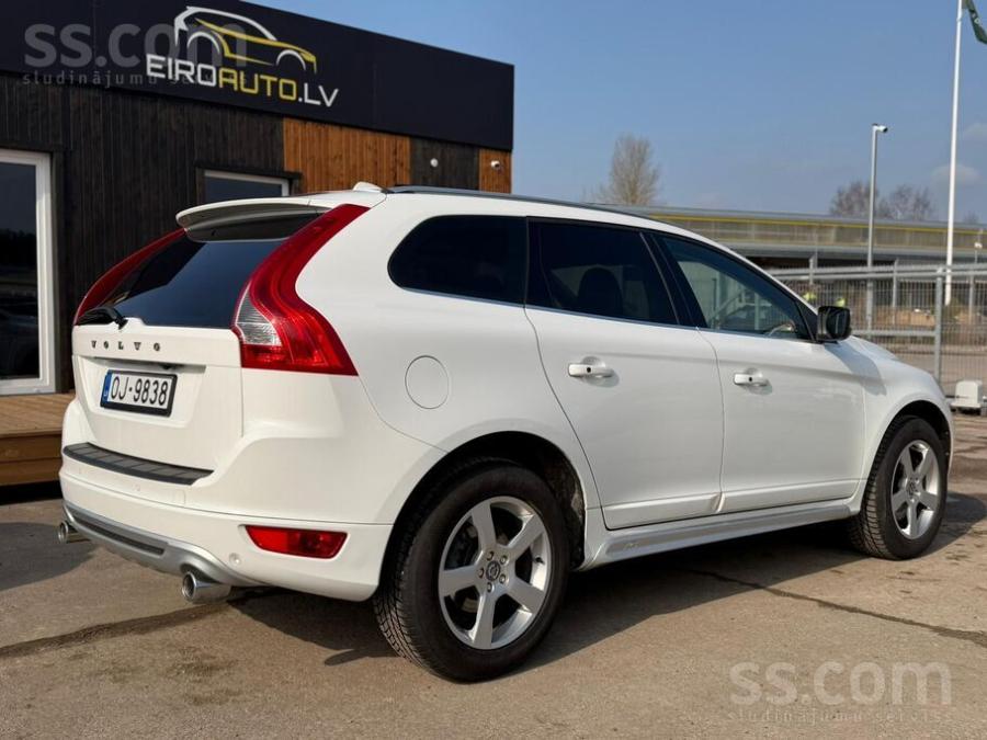 Balts Volvo XC60 2011 Rīga, ar dzinēja tilpumu 2.40 L un nobraukumu 310 tūkst. km par 10290 €, foto 3 vietnē AUTOMOTO.COM.LV