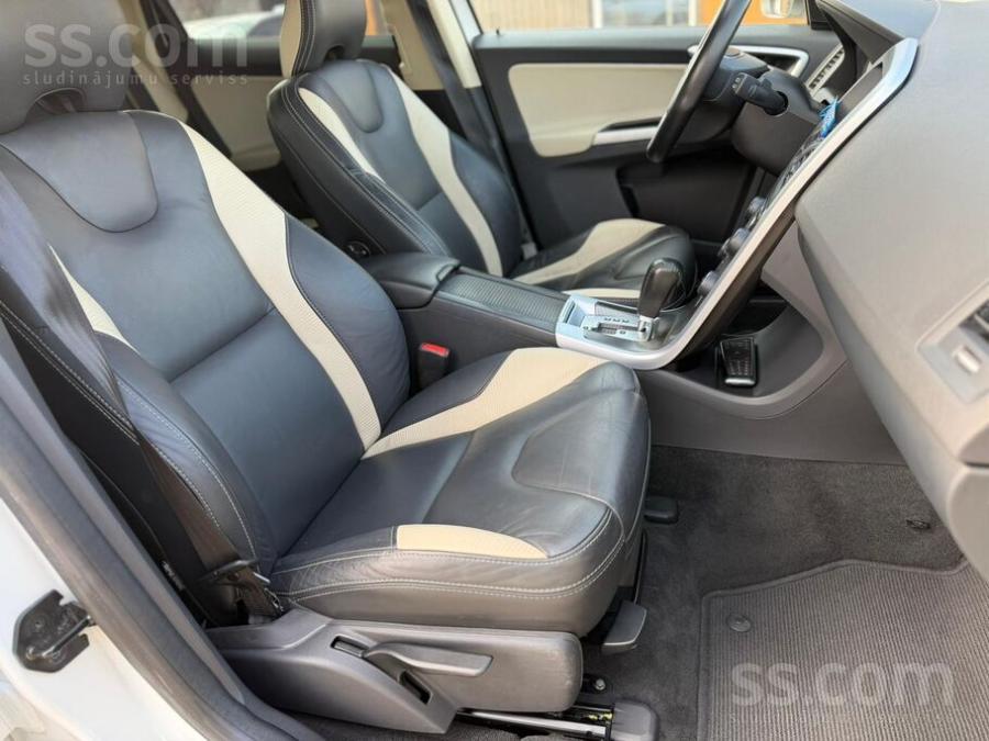 Balts Volvo XC60 2011 Rīga, ar dzinēja tilpumu 2.40 L un nobraukumu 310 tūkst. km par 10290 €, foto 15 vietnē AUTOMOTO.COM.LV