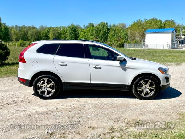 White Volvo XC60 2011 in Tallinn, with an engine capacity of 2.40 L and mileage of 212 thousand km for 11999 €, photo 2 on AUTOMOTO.COM.LV
