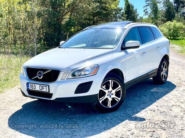 White Volvo XC60 2011 in Tallinn, with an engine capacity of 2.40 L and mileage of 212 thousand km for 11999 €, photo 4 on AUTOMOTO.COM.LV