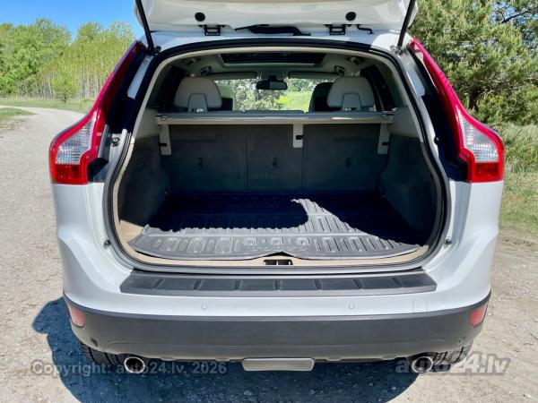 White Volvo XC60 2011 in Tallinn, with an engine capacity of 2.40 L and mileage of 212 thousand km for 11999 €, photo 8 on AUTOMOTO.COM.LV