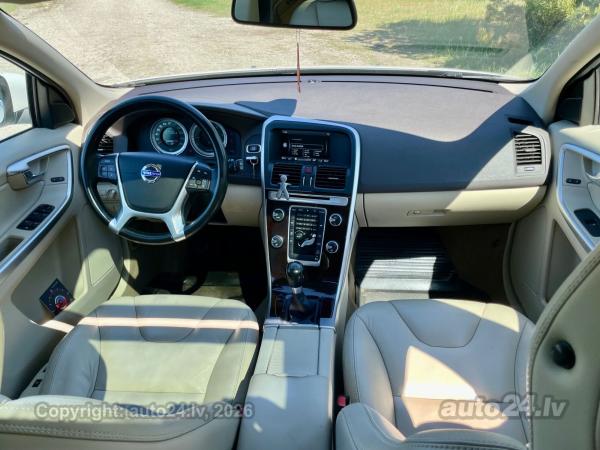 White Volvo XC60 2011 in Tallinn, with an engine capacity of 2.40 L and mileage of 212 thousand km for 11999 €, photo 10 on AUTOMOTO.COM.LV