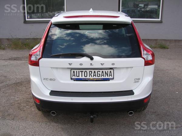 Balts Volvo XC60 2011 Rīga, ar dzinēja tilpumu 2.40 L un nobraukumu 0 tūkst. km par 9750 €, foto 6 vietnē AUTOMOTO.COM.LV