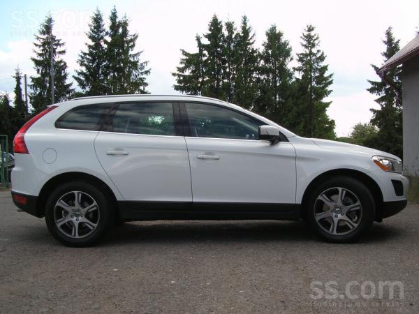 Balts Volvo XC60 2011 Rīga, ar dzinēja tilpumu 2.40 L un nobraukumu 0 tūkst. km par 9750 €, foto 7 vietnē AUTOMOTO.COM.LV