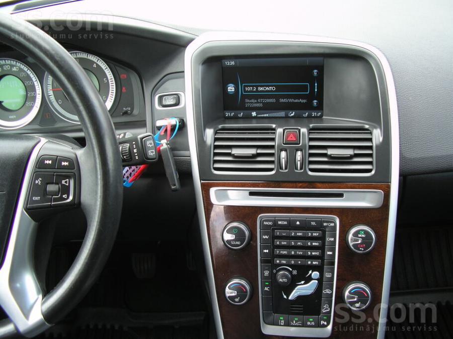 Balts Volvo XC60 2011 Rīga, ar dzinēja tilpumu 2.40 L un nobraukumu 0 tūkst. km par 9750 €, foto 16 vietnē AUTOMOTO.COM.LV