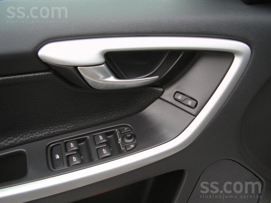 Balts Volvo XC60 2011 Rīga, ar dzinēja tilpumu 2.40 L un nobraukumu 0 tūkst. km par 9750 €, foto 21 vietnē AUTOMOTO.COM.LV
