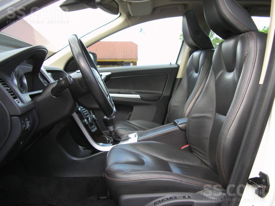 Balts Volvo XC60 2011 Rīga, ar dzinēja tilpumu 2.40 L un nobraukumu 0 tūkst. km par 9750 €, foto 22 vietnē AUTOMOTO.COM.LV