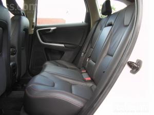 Balts Volvo XC60 2011 Rīga, ar dzinēja tilpumu 2.40 L un nobraukumu 0 tūkst. km par 9750 €, foto 24 vietnē AUTOMOTO.COM.LV