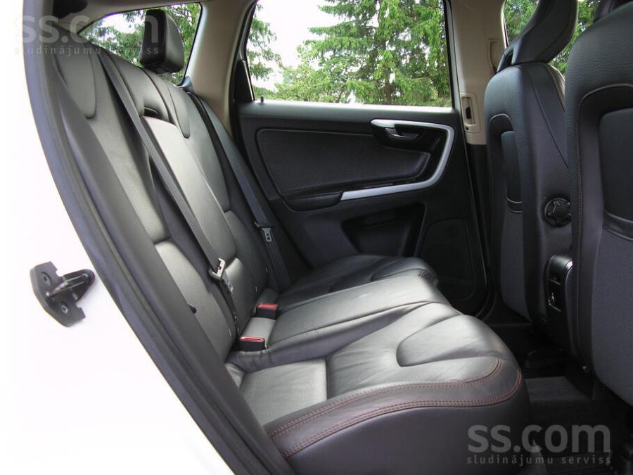Balts Volvo XC60 2011 Rīga, ar dzinēja tilpumu 2.40 L un nobraukumu 0 tūkst. km par 9750 €, foto 29 vietnē AUTOMOTO.COM.LV
