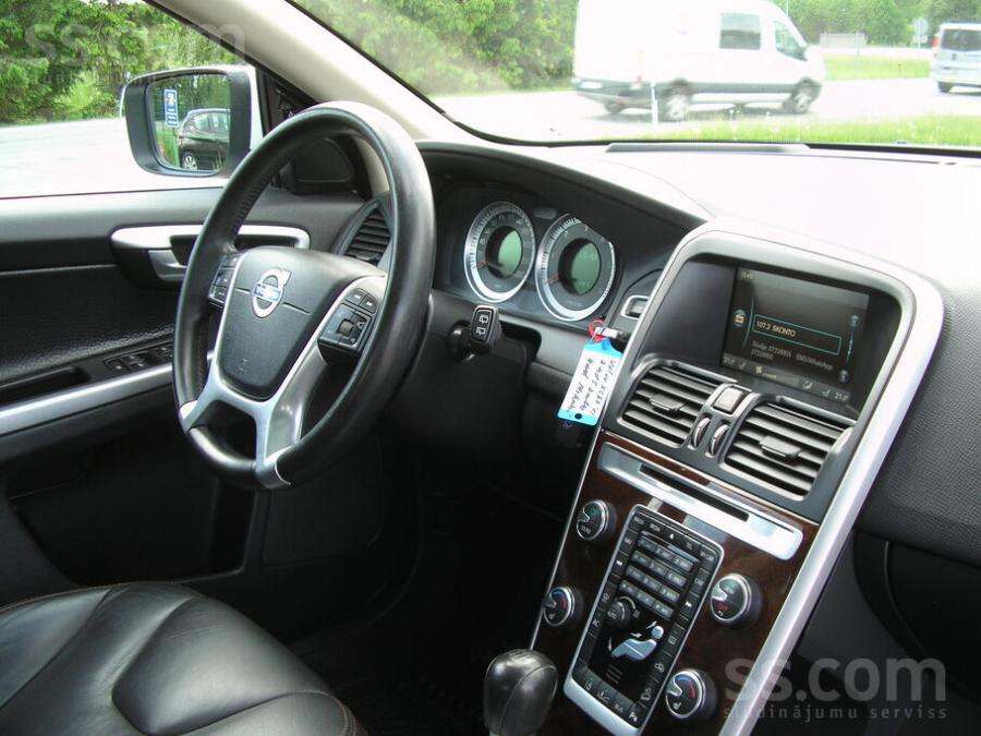 Balts Volvo XC60 2011 Rīga, ar dzinēja tilpumu 2.40 L un nobraukumu 0 tūkst. km par 9750 €, foto 32 vietnē AUTOMOTO.COM.LV