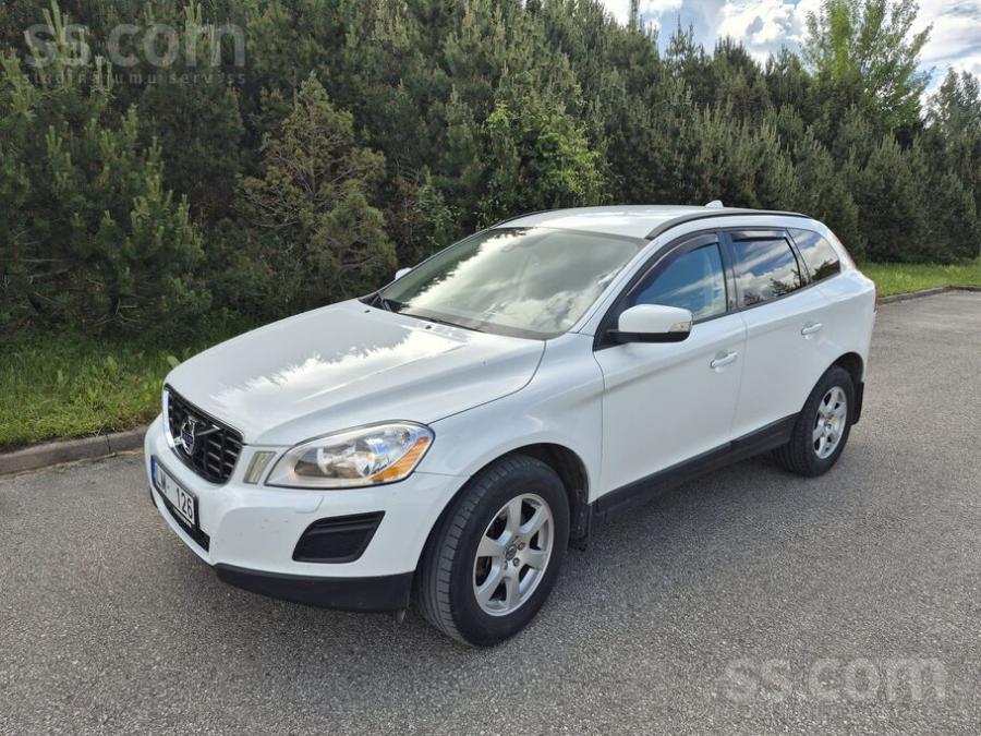 Balts Volvo XC60 2011 Talsi, ar dzinēja tilpumu 2.00 L un nobraukumu 273 tūkst. km par 8300 €, foto 1 vietnē AUTOMOTO.COM.LV