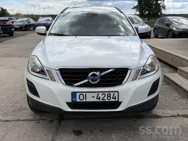 Balts Volvo XC60 2011 Rīga, ar dzinēja tilpumu 2.00 L un nobraukumu 265 tūkst. km par 9950 €, foto 2 vietnē AUTOMOTO.COM.LV