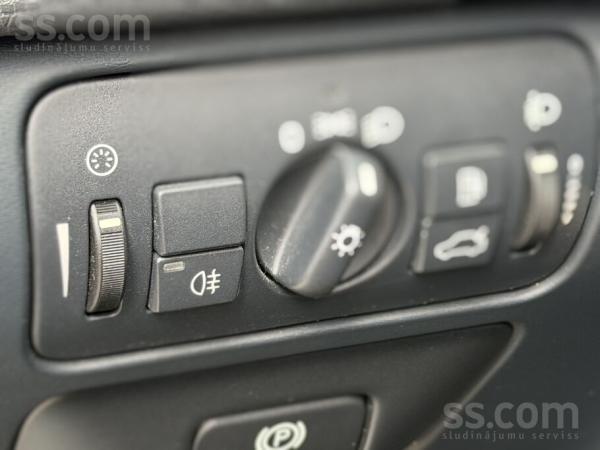 Balts Volvo XC60 2011 Rīga, ar dzinēja tilpumu 2.00 L un nobraukumu 265 tūkst. km par 9950 €, foto 6 vietnē AUTOMOTO.COM.LV