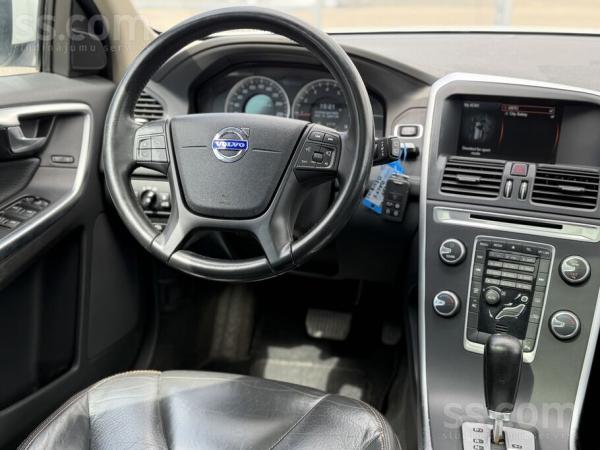 Balts Volvo XC60 2011 Rīga, ar dzinēja tilpumu 2.00 L un nobraukumu 265 tūkst. km par 9950 €, foto 4 vietnē AUTOMOTO.COM.LV