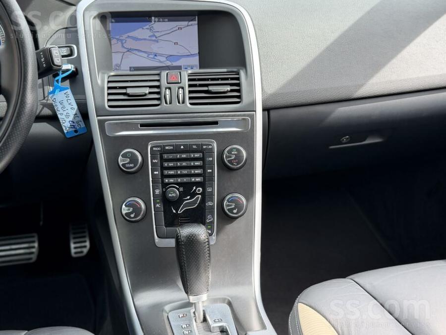 Balts Volvo XC60 2011 Rīga, ar dzinēja tilpumu 2.40 L un nobraukumu 310 tūkst. km par 9950 €, foto 9 vietnē AUTOMOTO.COM.LV