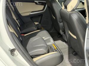 Balts Volvo XC60 2011 Rīga, ar dzinēja tilpumu 2.40 L un nobraukumu 310 tūkst. km par 9950 €, foto 16 vietnē AUTOMOTO.COM.LV